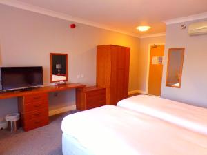 Fox and Goose Inn, Brent Knoll (updated prices 2024)