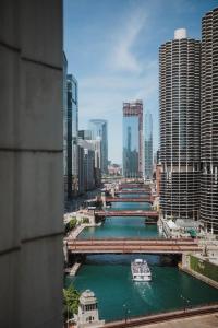 Club Quarters Hotel Wacker at Michigan, Chicago, Chicago (updated ...