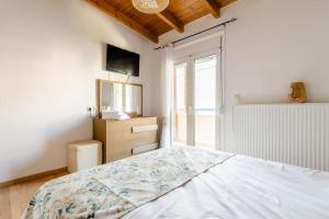 Sea Aura Crete, family seaside house in Agia Pelagia, Agia Pelagia ...