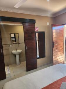 Suits Guest house & bar, Carletonville (updated prices 2025)