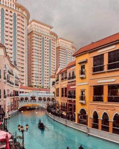 Morgan Suite BGC Shortwalk3 Venice Mall free pool gym, Manila (अपडेट की ...