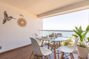 Beachfront & free daily breakfast & 600MB Wifi by Moikkarentals, Puerto ...