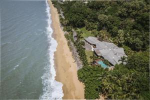 Trinity Beach Palace Luxury Estate by Belle Escapes, Trinity Beach ...