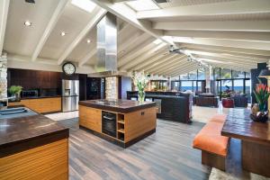 Trinity Beach Palace Luxury Estate by Belle Escapes, Trinity Beach ...