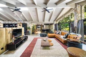 Trinity Beach Palace Luxury Estate by Belle Escapes, Trinity Beach ...