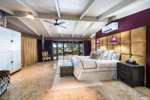 Trinity Beach Palace Luxury Estate by Belle Escapes, Trinity Beach ...