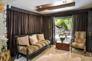 Trinity Beach Palace Luxury Estate by Belle Escapes, Trinity Beach ...