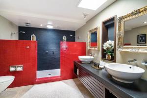 Trinity Beach Palace Luxury Estate by Belle Escapes, Trinity Beach ...