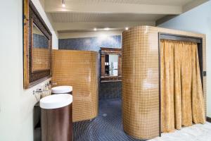 Trinity Beach Palace Luxury Estate by Belle Escapes, Trinity Beach ...