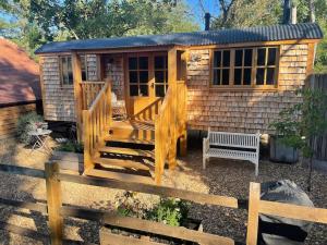 The Walnut Wagon in the heart of Mells., Frome (updated prices 2025)