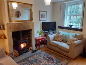 Characterful 2 bed cottage in excellent location, Baslow (updated ...