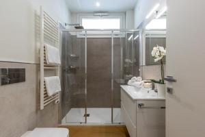 Colombo Palace - viale colombo 358, Quartu SantʼElena (updated prices 2024)