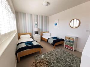 Wild Sands Next to Beach Cinema Living Roof Games Room, Camber (updated ...