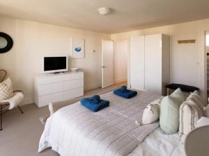 Wild Sands Next to Beach Cinema Living Roof Games Room, Camber (updated ...