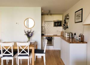 Wild Sands Next to Beach Cinema Living Roof Games Room, Camber (updated ...