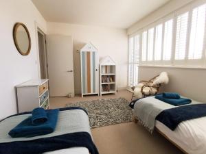 Wild Sands Next to Beach Cinema Living Roof Games Room, Camber (updated ...