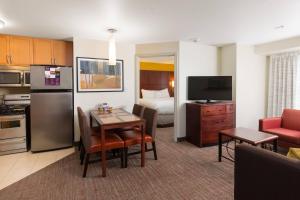 Residence Inn by Marriott Springfield Old Keene Mill, Springfield ...