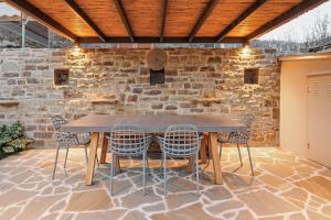 LozArt Traditional Stone House, Ellinikón (updated prices 2025)