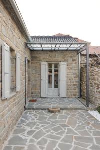 LozArt Traditional Stone House, Ellinikón (updated prices 2025)