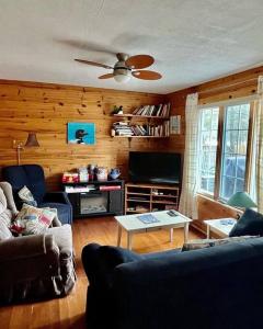 The “Loon” waterfront Muskoka cottage, Utterson (updated prices 2026)