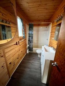 The “Loon” waterfront Muskoka cottage, Utterson (updated prices 2026)