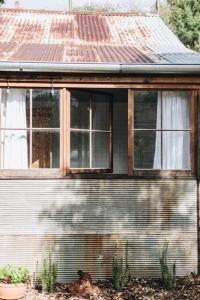 Pickers Hut - A Country Style Featured Dream Stay, Basket Range ...