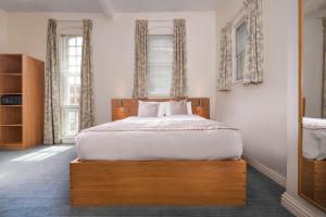 Fox Connaught London ExCel, London (updated prices 2025)