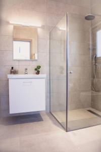 Starlight Villa Guro - 4bd, 4ba, 4min To Beach, Ádhele की (2026 के लिए ...