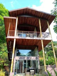 Sloth Premium Riverfront Jungle Villa with Jacuzzi and Pool, Uvita ...