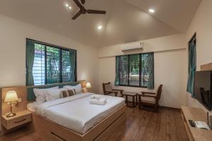 SaffronStays RiverFront Manor, 5-BDR pool villa by Pej River, Karjat ...