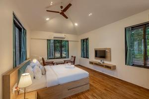 SaffronStays RiverFront Manor, 5-BDR pool villa by Pej River, Karjat ...