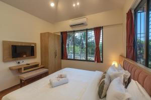 SaffronStays RiverFront Manor, 5-BDR pool villa by Pej River, Karjat ...