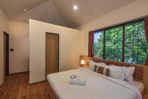 SaffronStays RiverFront Manor, 5-BDR pool villa by Pej River, Karjat ...