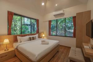 SaffronStays RiverFront Manor, 5-BDR pool villa by Pej River, Karjat ...