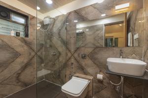 SaffronStays RiverFront Manor, 5-BDR pool villa by Pej River, Karjat ...