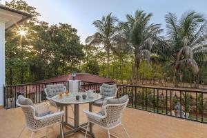 SaffronStays RiverFront Manor, 5-BDR pool villa by Pej River, Karjat ...