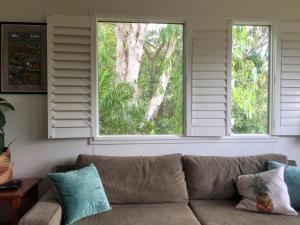Green Hill Cottage, Heart of Noosa Hinterland, Kin Kin (updated prices ...
