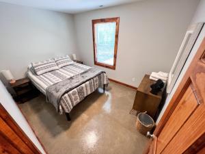 Brightstone Lake Cabin 1, Fair Oaks (updated prices 2026)