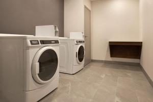 Courtyard by Marriott Kitchener, Kitchener (updated prices 2025)