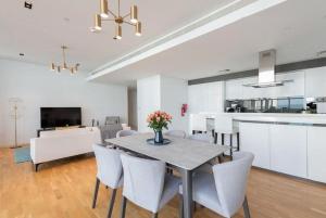 Nasma Luxury Stays - Gorgeous Waterfront Apt With Incredible Sea Views ...