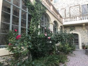 château de Paulignan, Trausse (updated prices 2025)