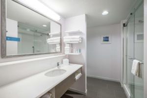 Hampton Inn & Suites Newburgh Stewart Airport, NY, Newburgh (updated ...