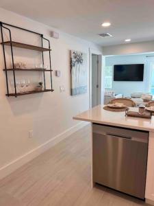 102nd Christina Jason Maria Moore Sand and Sea Pool Bungalow, Naples की ...