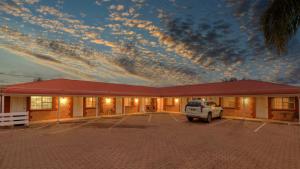 Charles Rasp Motor Inn & Cottages, Broken Hill (updated prices 2025)