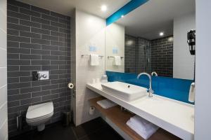 Holiday Inn Express & Suites - Basel - Allschwil by IHG, Basel (updated ...