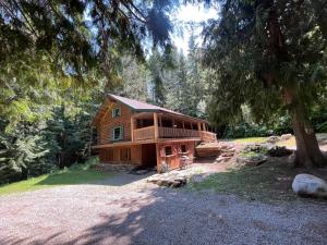 3-Level Log Cabin near Silverwood - Tranquil, Spirit Lake (updated ...