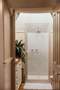 The Rose Turret, Warrnambool (updated prices 2025)