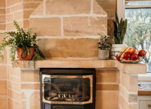 The Rose Turret, Warrnambool (updated prices 2025)