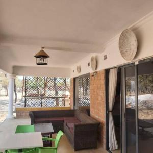 Warthog House-cozy country house, Mumbwa (updated prices 2025)