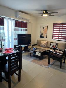ALEA RESIDENCES Condo near Airport and MOA! Cozy Place with Main street ...